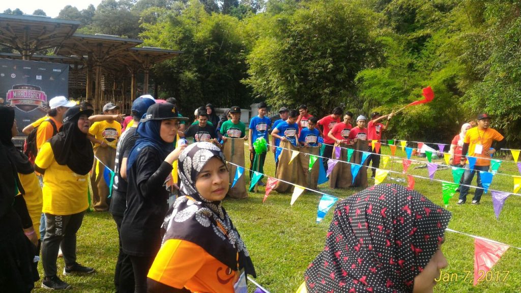 Mira Filzah rai peminat di Miraclegacy Sports Day | Denaihati